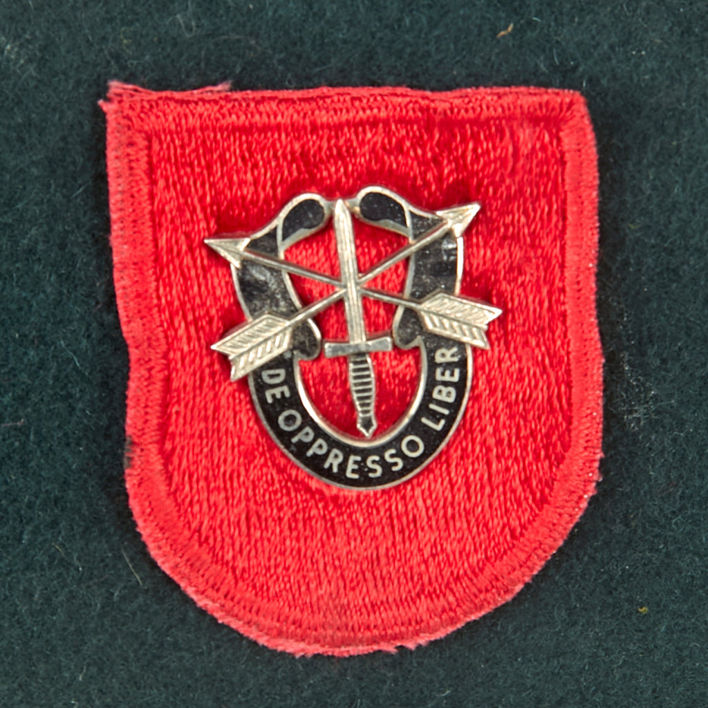 Original U.S. Vietnam War 7th Special Forces Group Airborne Green Bere ...