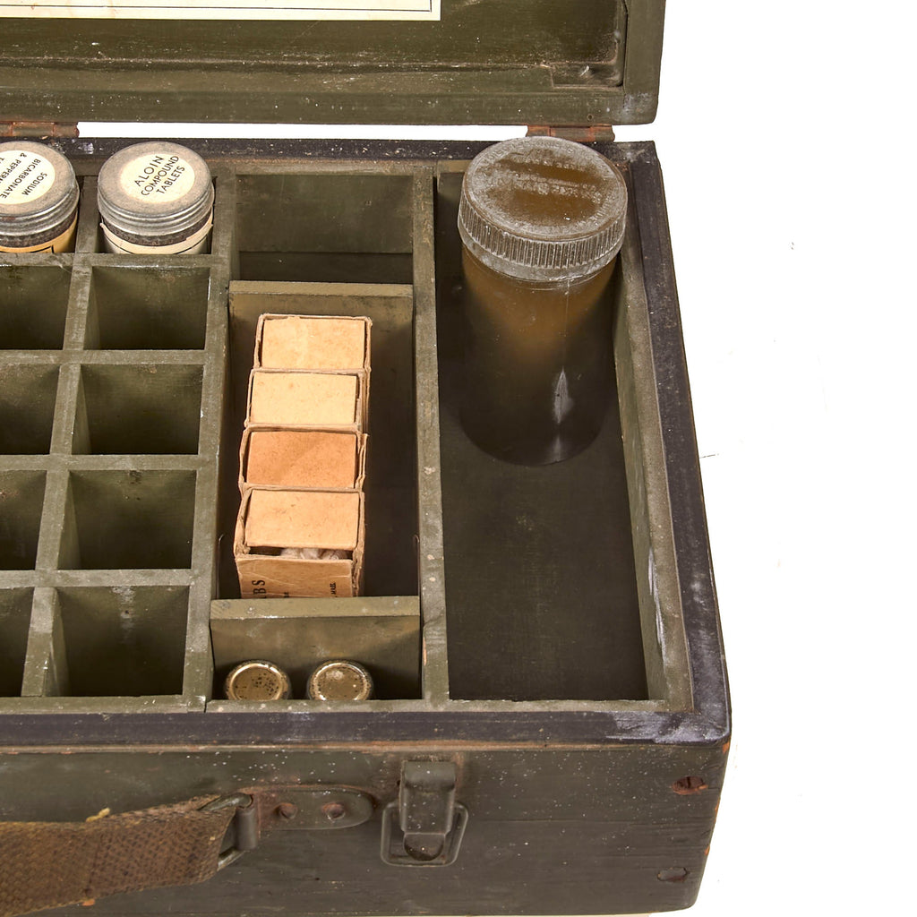 Original U.S. WWII Jungle First-Aid Kit with Partial Contents Includin ...
