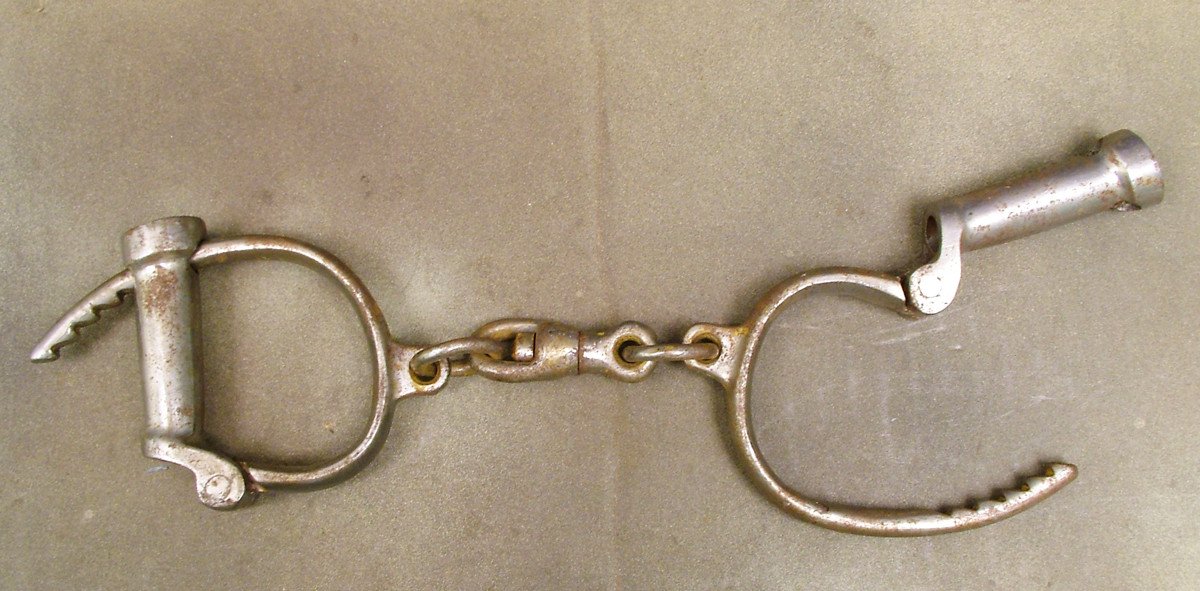 British Victorian Derby Police Handcuff: Grade 2 (with Non-Functioning ...