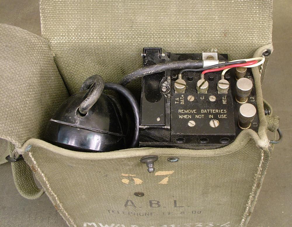 U.S. WW2 Army Field Telephone: Original Model EE-8 (Set of 2 ...