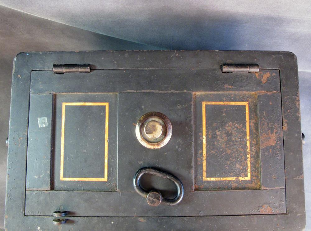 Original U.S. Army WWI Quartermaster Corps Strong Box Safe, Dated 1918 ...