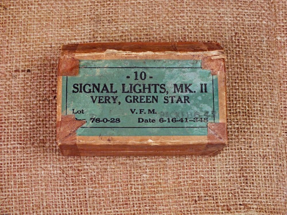 US WW2 10-Gauge Green Flares in Original Carton – International ...